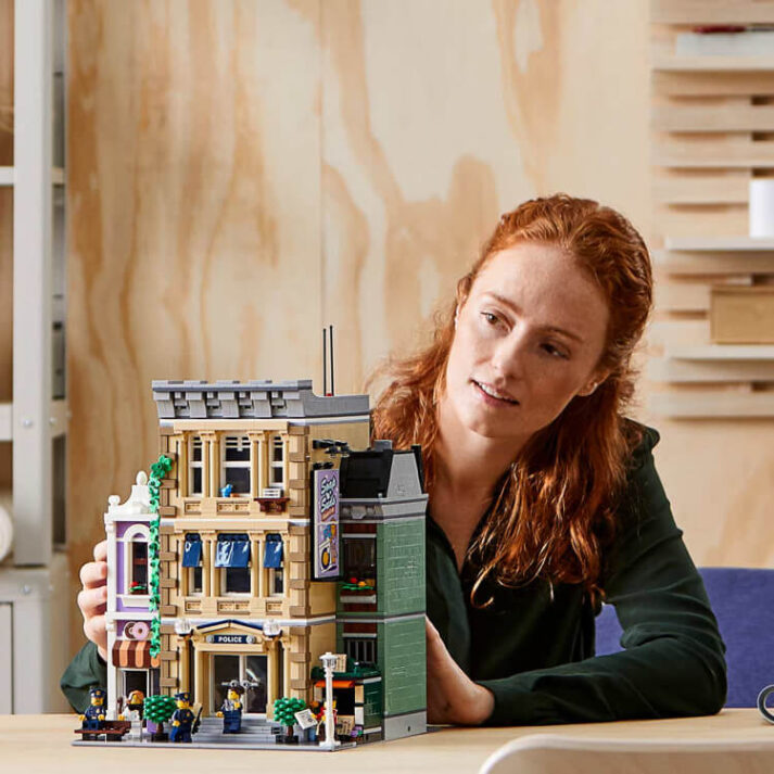 LEGO POLICE STATION 10278 - Toy Animation